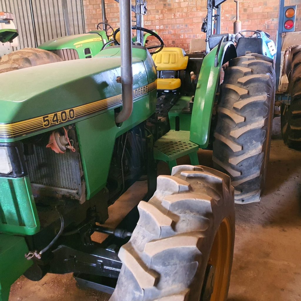 John Deere 5400 MFWD - Butch Pike Sales